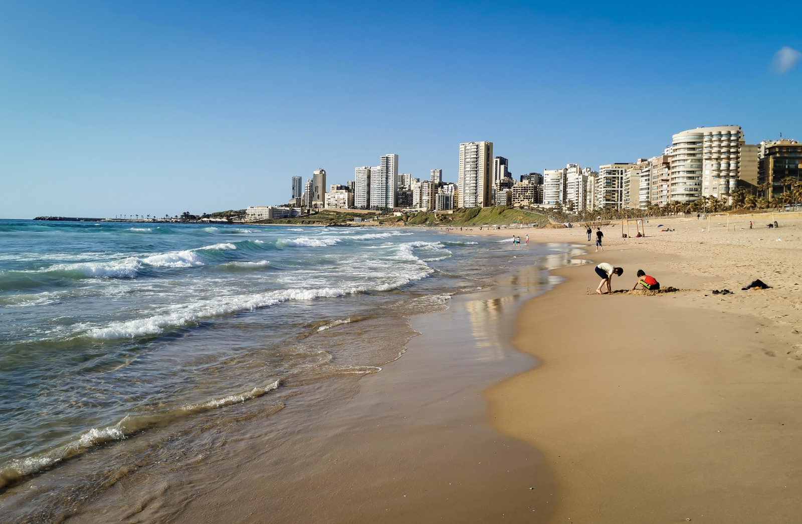 Ramlet Al Bayda Public Beach - MOOVTOO Guide