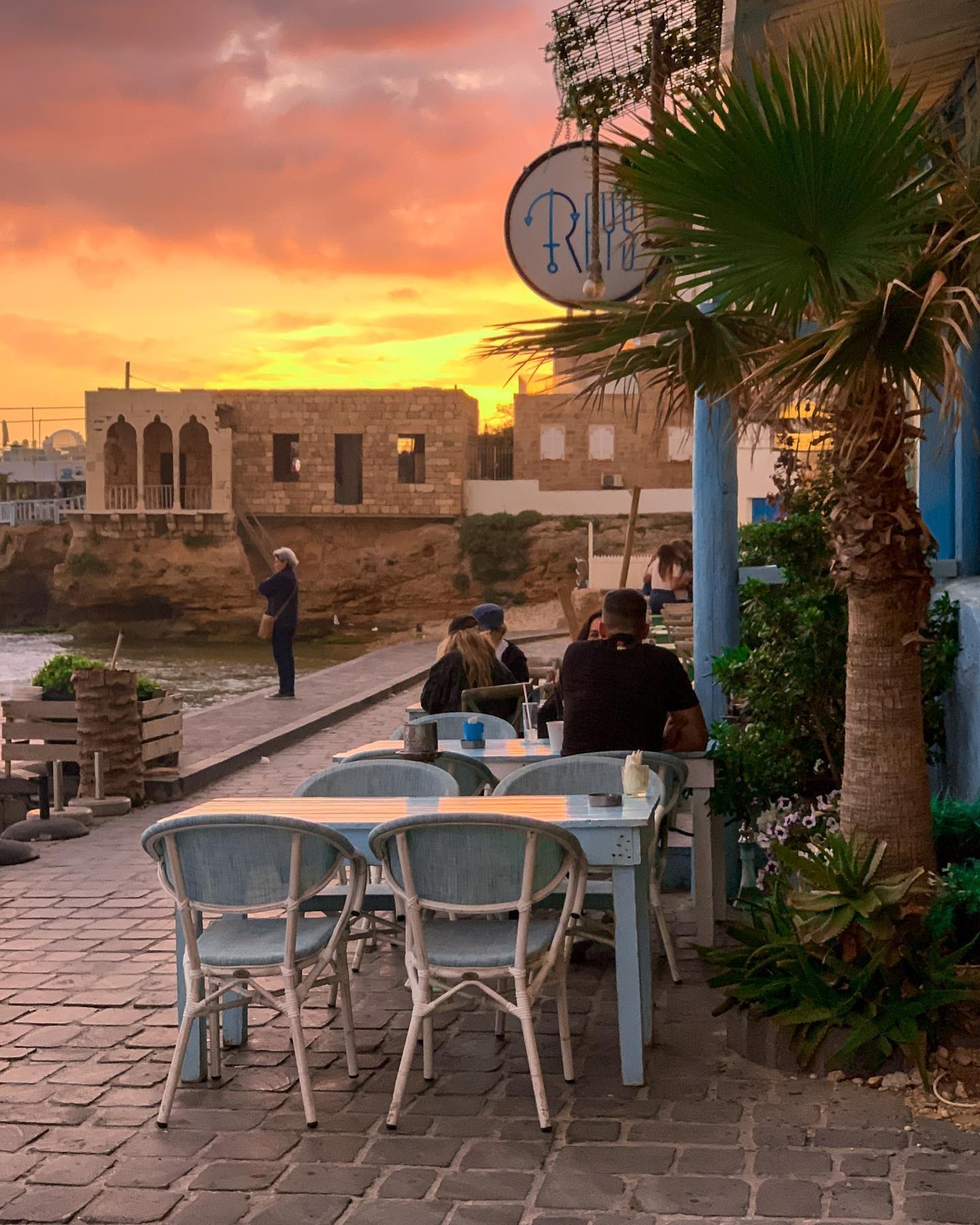 RAY's Batroun - MOOVTOO Guide
